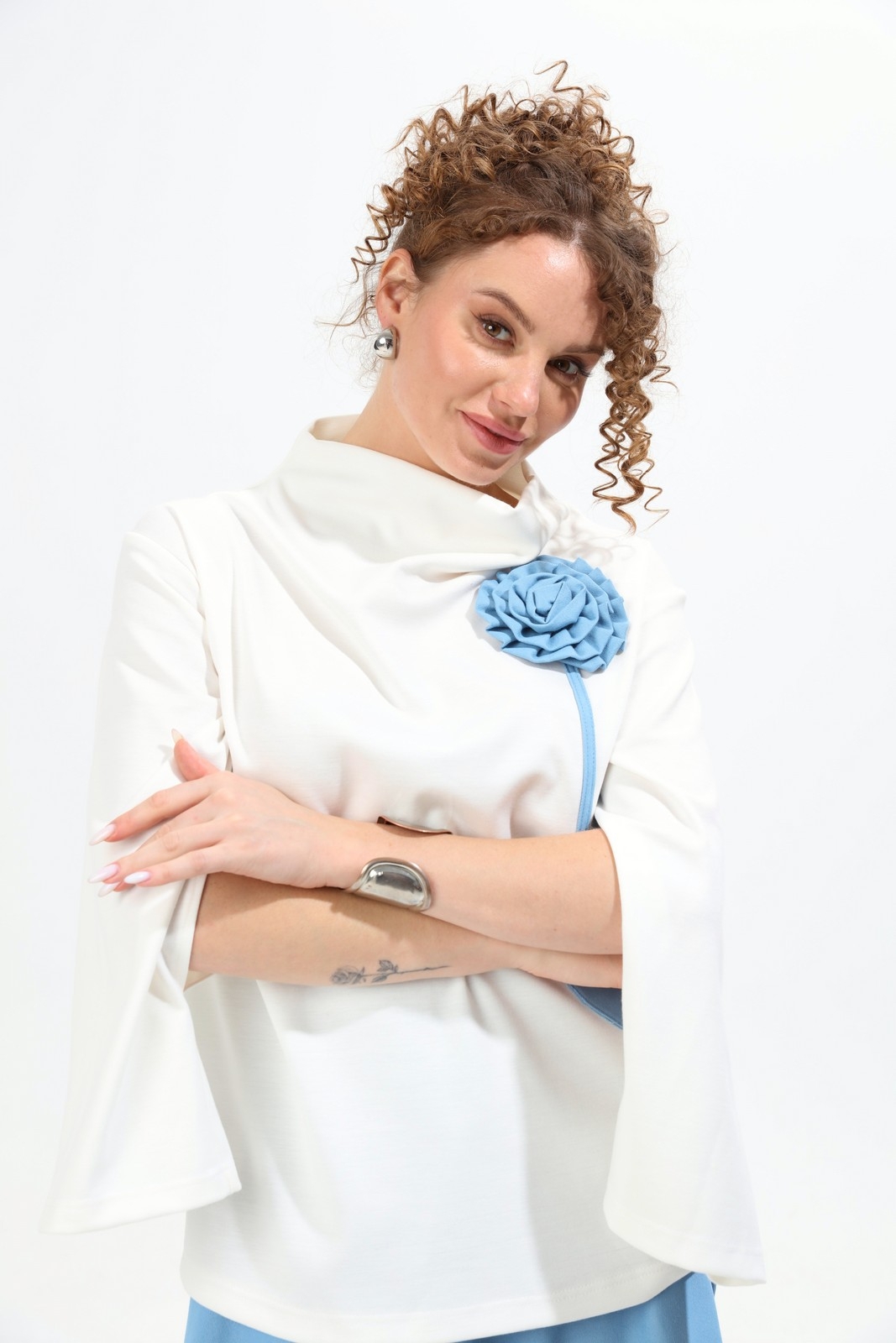 Костюм брючный 922-4 молоко и голубой NikVa купить в интернет магазине | в наличии